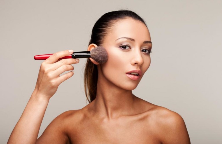 Gde se nanose bronzer, rumenilo, hajlajter, korektor | Šminka | Lepotica.rs